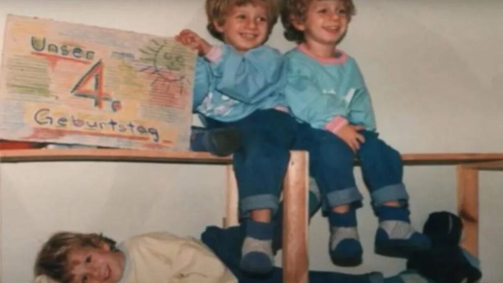 3 gemelli hanno fatto la stessa foto per 33 anni: ma la loro vita è ...